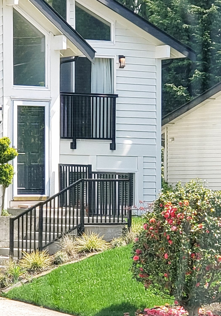 Black Aluminum Picket Railing - Redmond, WA - Glass Railing for Decks